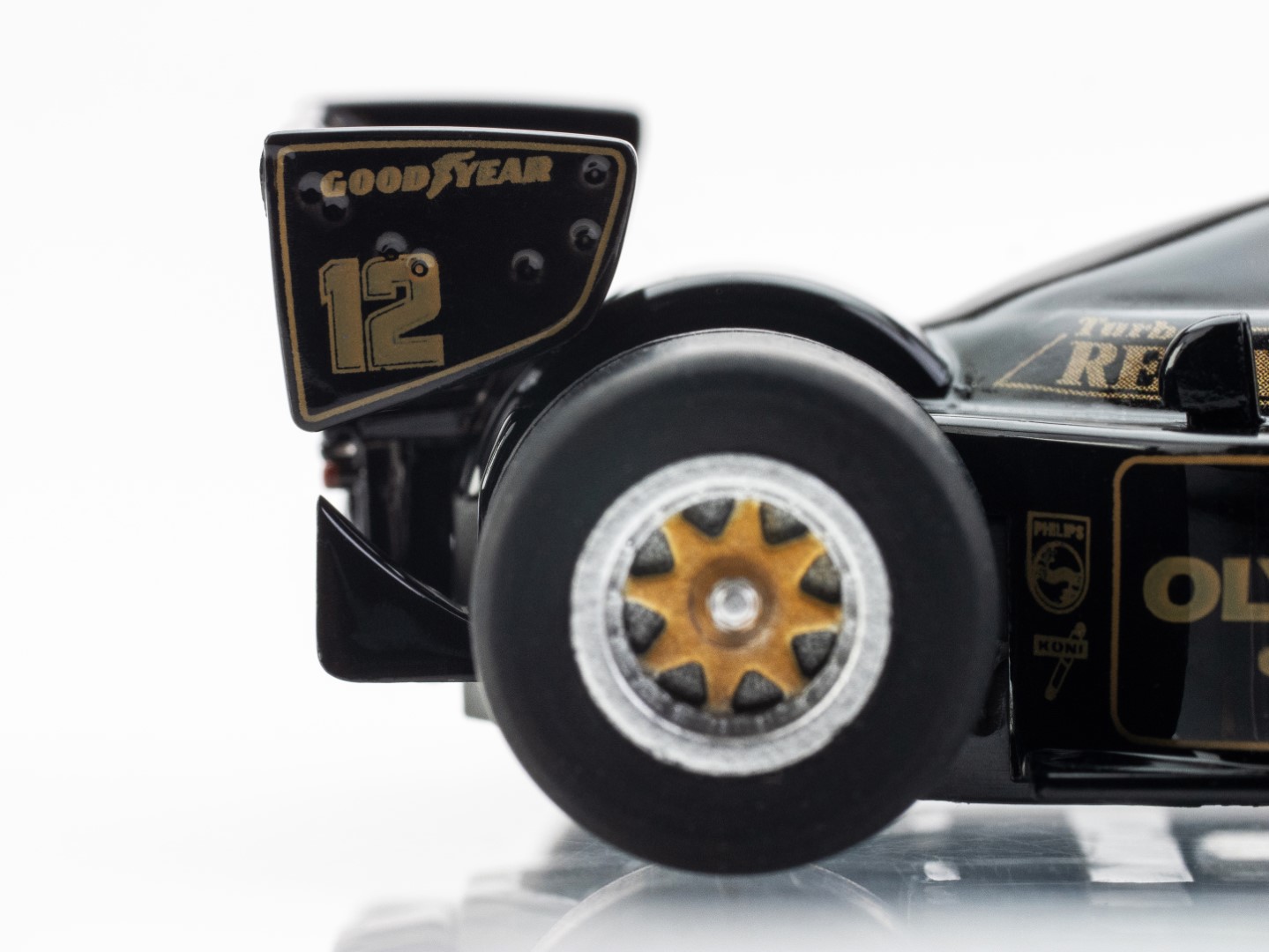 Lotus 97T 1985 Blk/Gld | AFX Racing